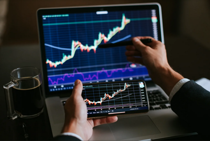 What are the best investment options for beginners?